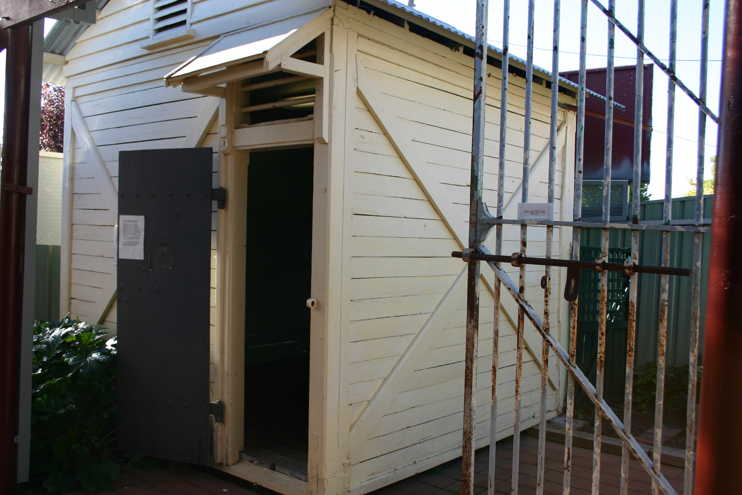 The Flat-pack Portable Cell - MGNSW